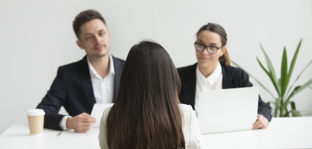 Objetivo de implantar y desarrollar un sistema de gestión de recursos humanos que garantice la ...